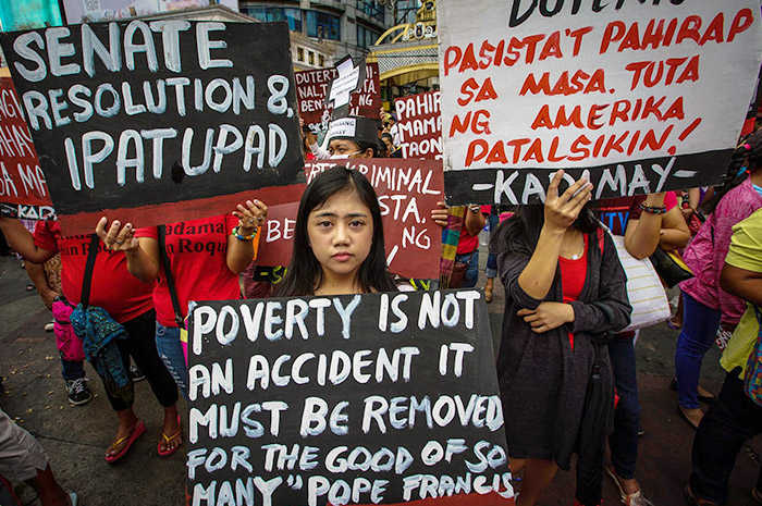 Filipinos stage 'Calvary of the Poor' - UCA News