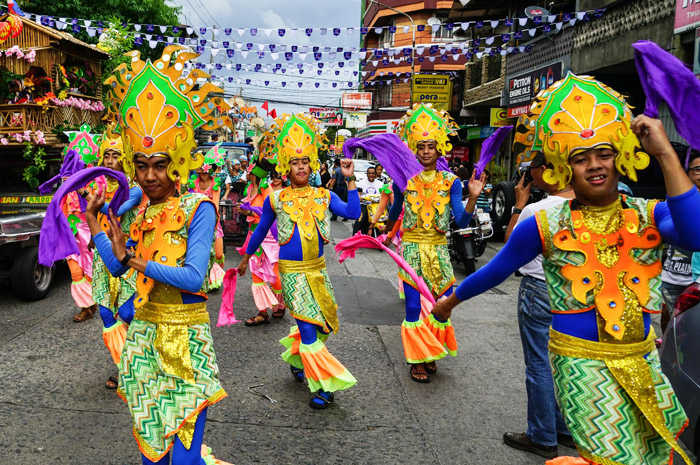 Mother Mary honored with 'lechon' parade - UCA News