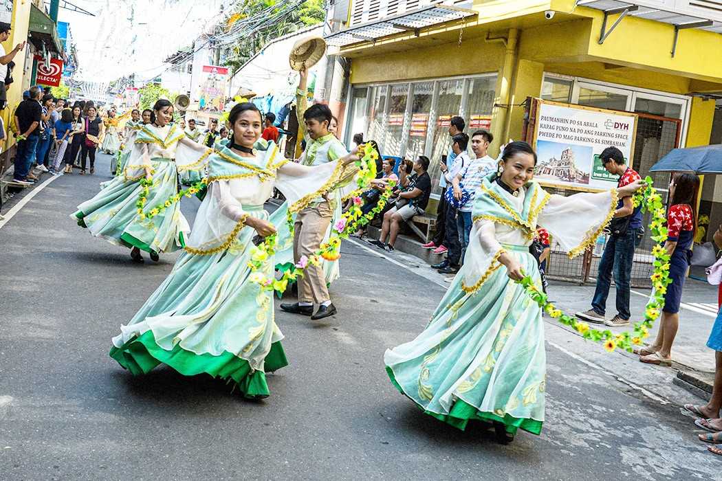 Philippine town honors Holy Cross with river festival - UCA News