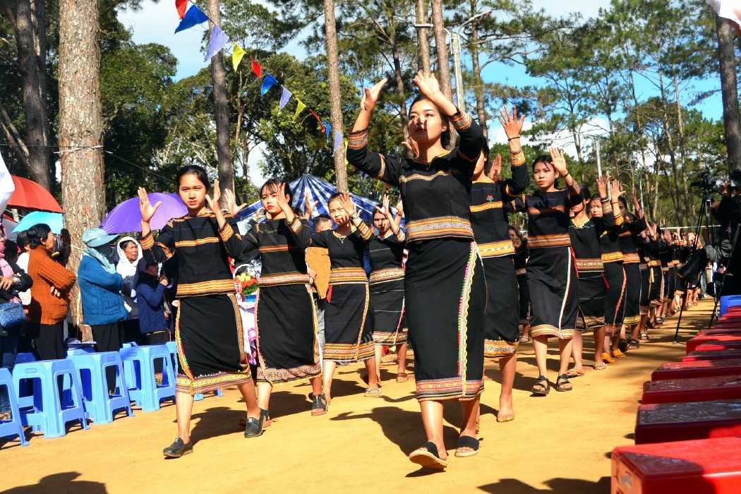 Marian shrine attracts thousands of Vietnamese devotees - UCA News
