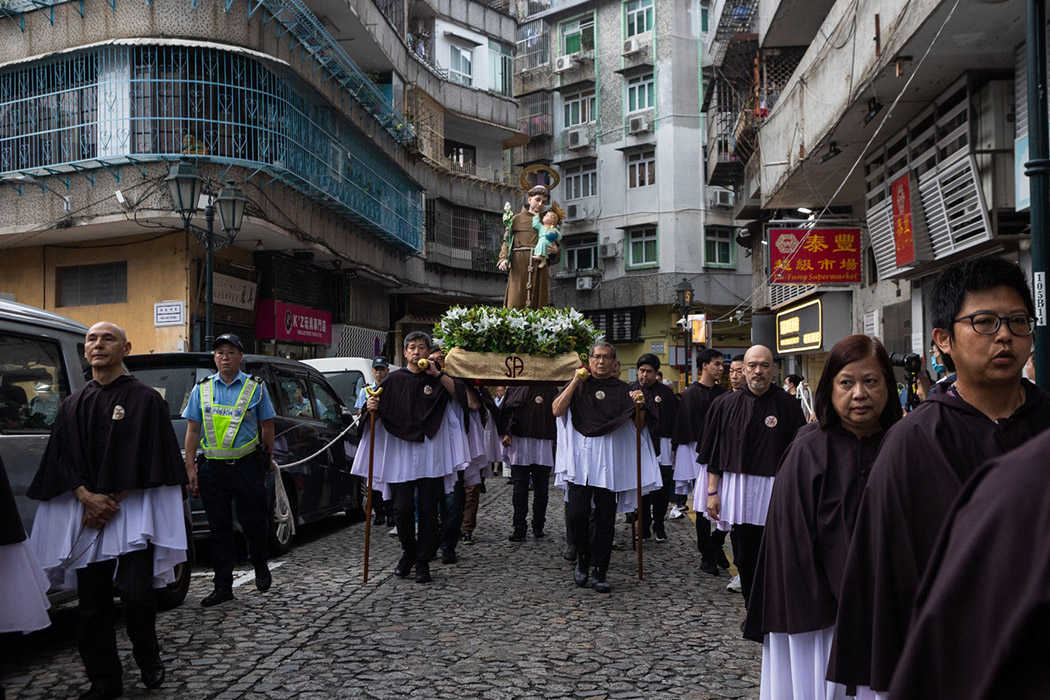 Macau Catholics conduct procession to remember Saint Anthony - UCA News