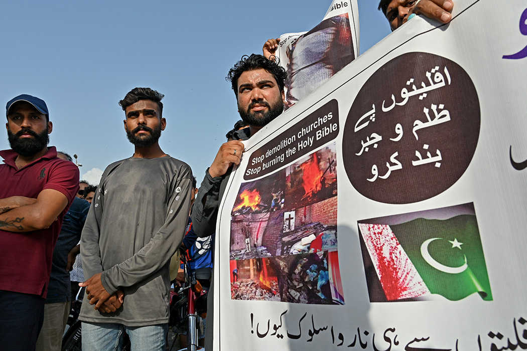Pakistani Christians protest attacks over Koran desecration allegations ...