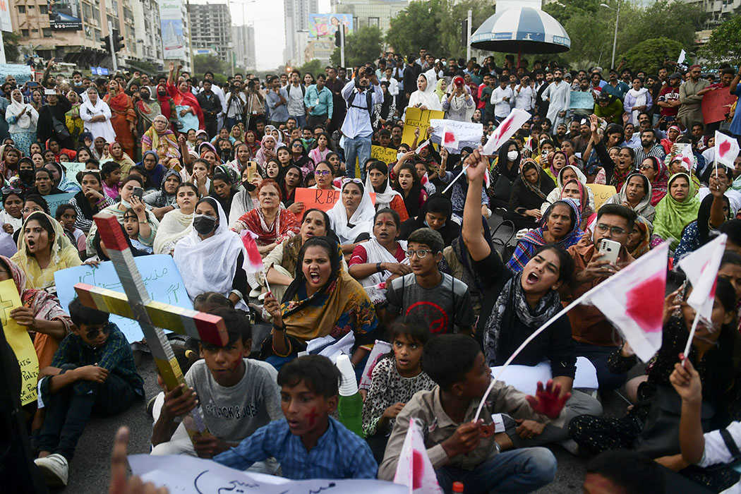 Pakistani Christians protest attacks over Koran desecration allegations ...