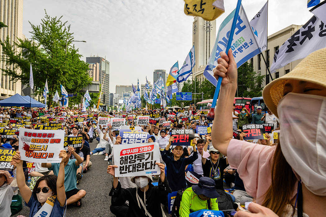 South Koreans protest Fukushima waste water release - UCA News