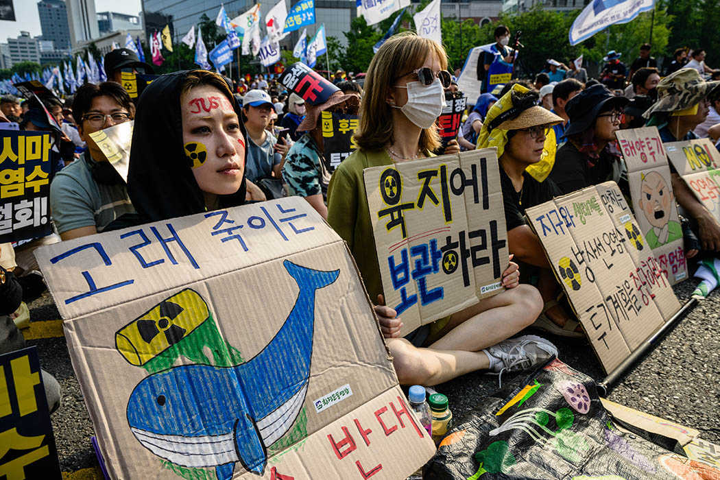 South Koreans protest Fukushima waste water release - UCA News