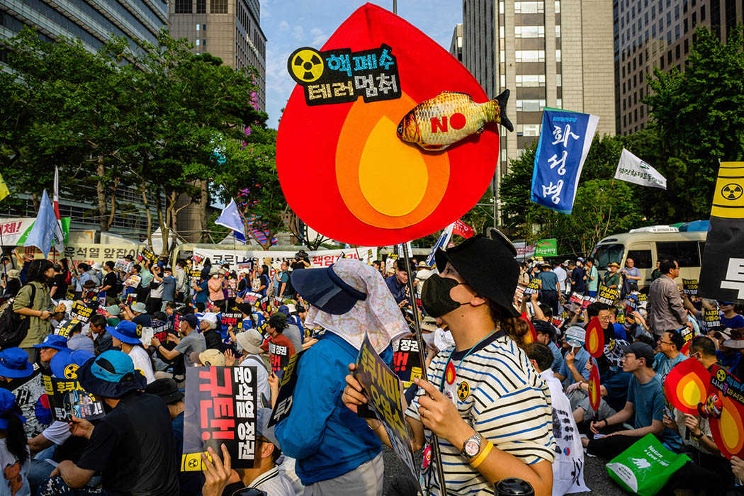 South Koreans protest Fukushima waste water release - UCA News