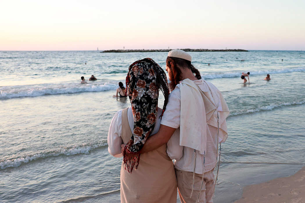 Jews commemmorate the Tashlich ritual to wash off sins - UCA News