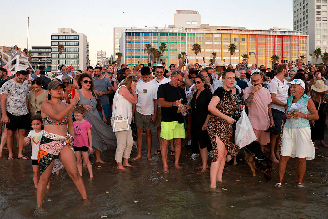 Jews commemmorate the Tashlich ritual to wash off sins - UCA News