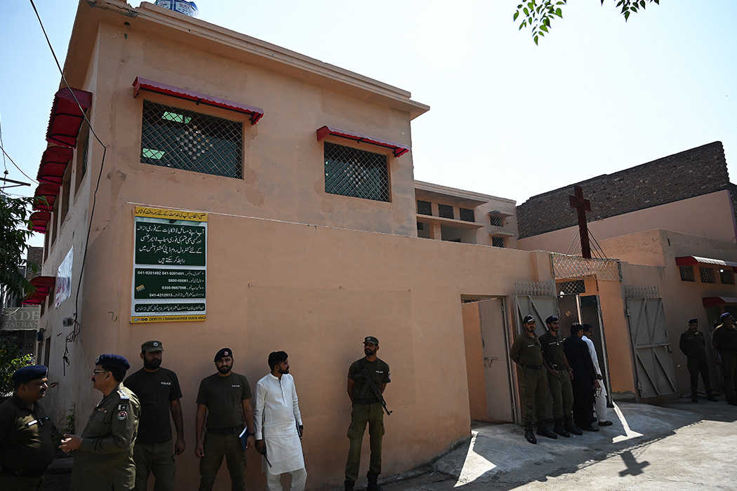 Pakistani Christians return to Jaranwala after post-riot reconstruction ...