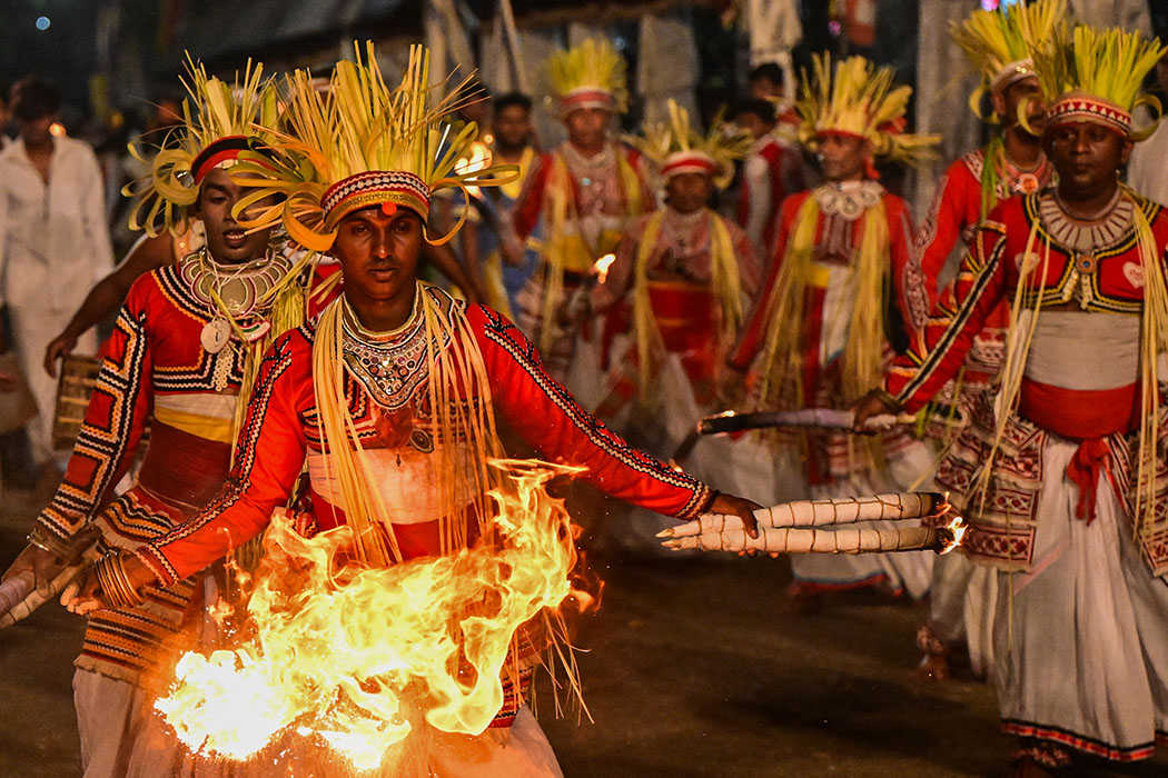 Sri Lankan Buddhists celebrate festival commemorating Buddha - UCA News