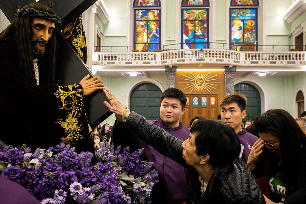 Macau's historic Lenten procession held amidst Chinese New Year - UCA News