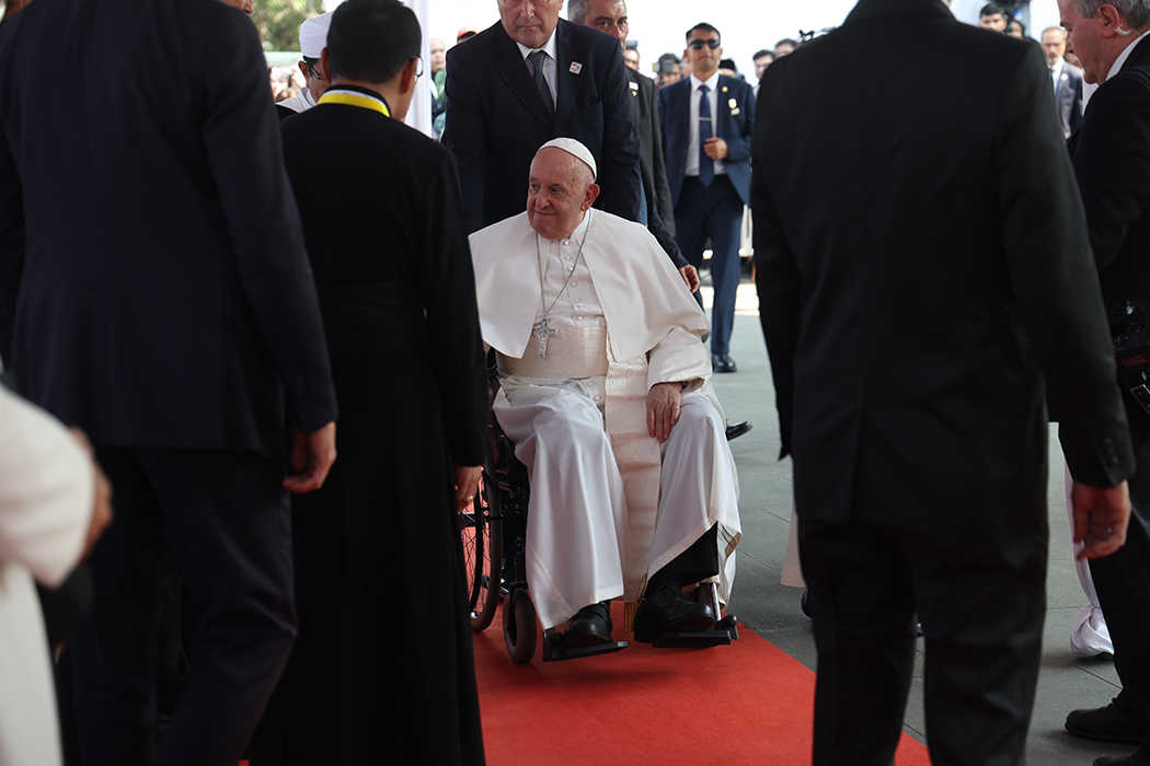 Pope Francis continues Indonesia visit prioritizing interreligious ...