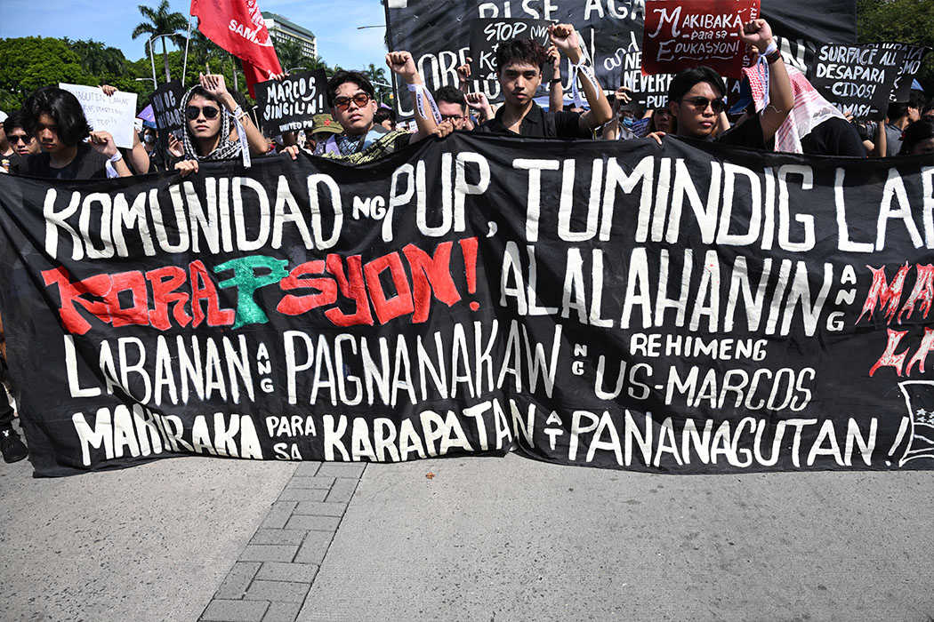 Philippines' anti-graft rallies take a violent turn - UCA News