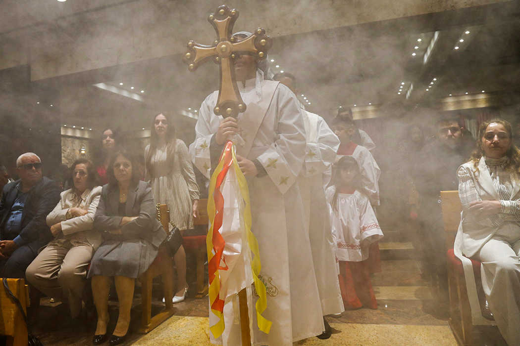 Iraqi Catholics celebrate Easter amid cloud of Mideast war - UCA News