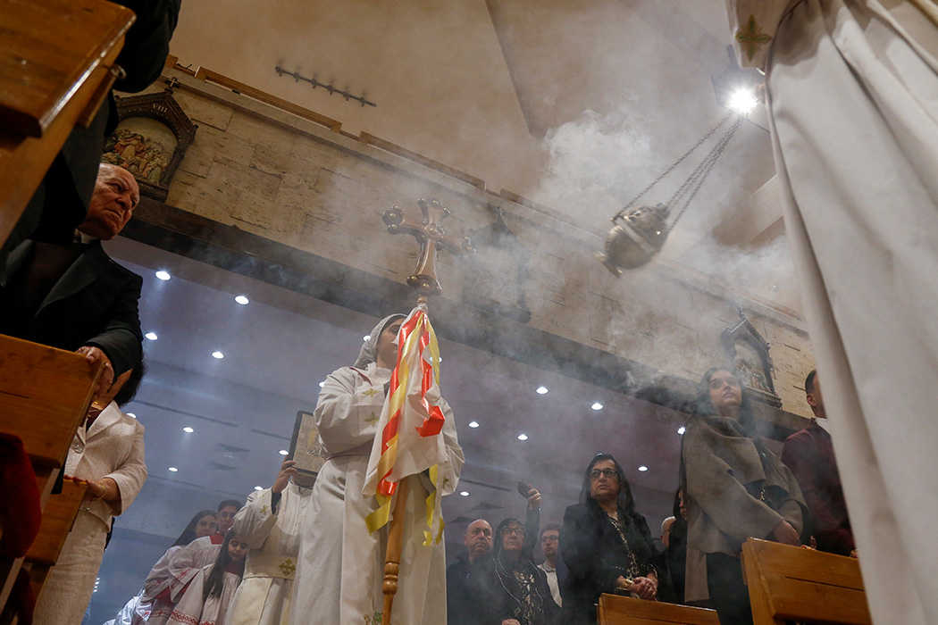 Iraqi Catholics celebrate Easter amid cloud of Mideast war - UCA News