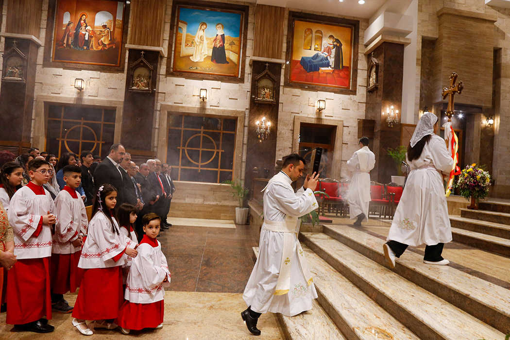 Iraqi Catholics celebrate Easter amid cloud of Mideast war - UCA News