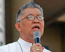 Filipino bishops open to talks on Charter change - UCA News