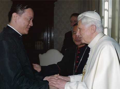 Priest asks pope to pray for migrants - UCA News