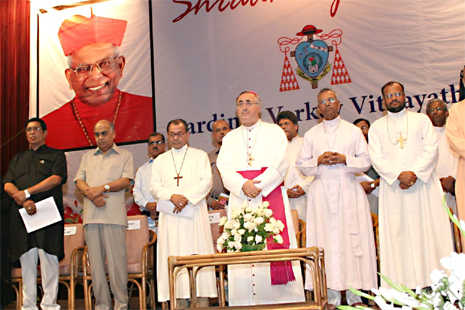 Hundreds pay tribute to cardinal - UCA News