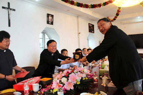 Anglican delegation visits China - UCA News