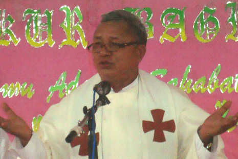 Priest targets 'gambling dens' - UCA News