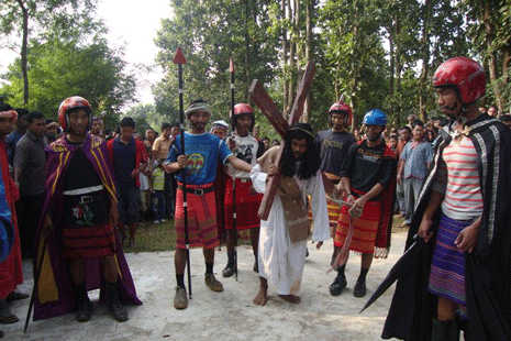 Pilgrims flock to Marian shrine - UCA News