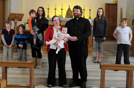 The English Ordinariate priest who has nine children - UCA News