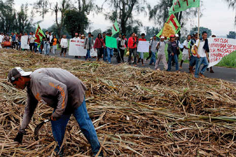 Farmers march for land distribution - UCA News