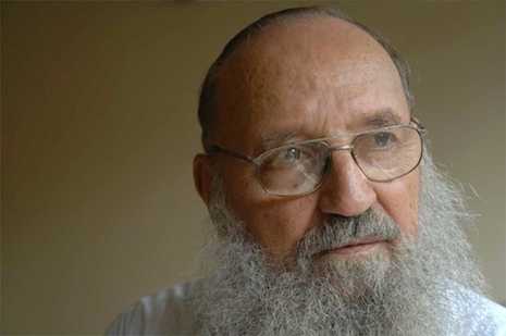 Priest awarded dual war honours - UCA News