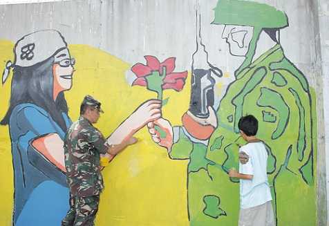 Soldiers, activists unveil 'world's longest peace mural' - UCA News