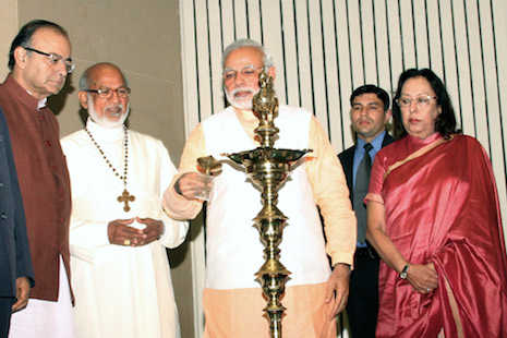 Modi tells Christians his govt will ensure religious freedom - UCA News