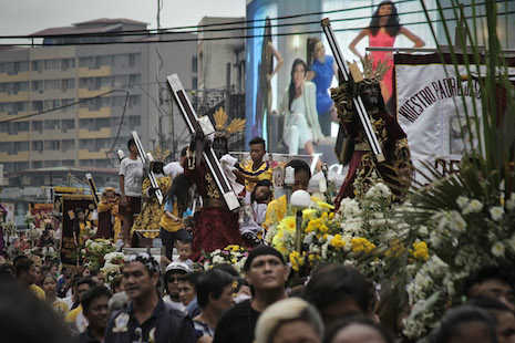Black Nazarene replicas attract 30,000 in Manila - UCA News