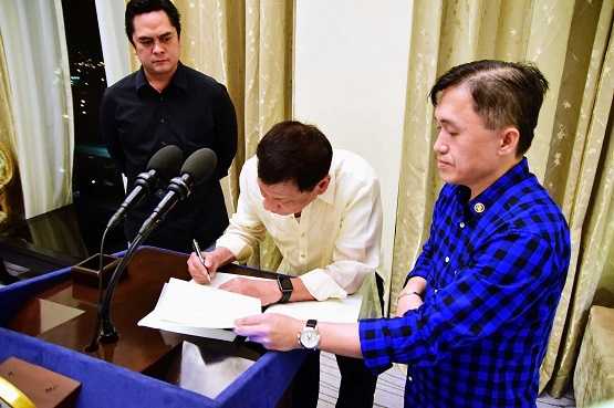 Bishops laud Duterte's freedom of information order - UCA News