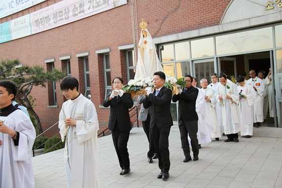 Our Lady of Fatima statue tours South Korea - UCA News
