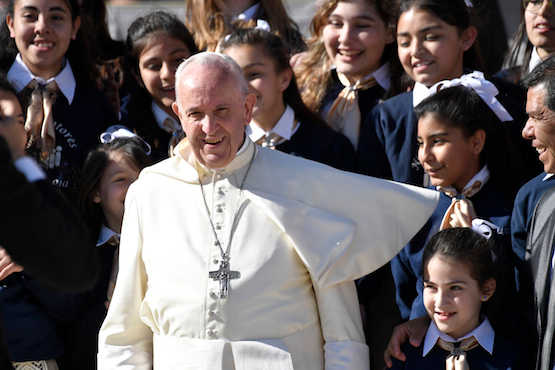 Christians see themselves as brothers, sisters, pope says - UCA News