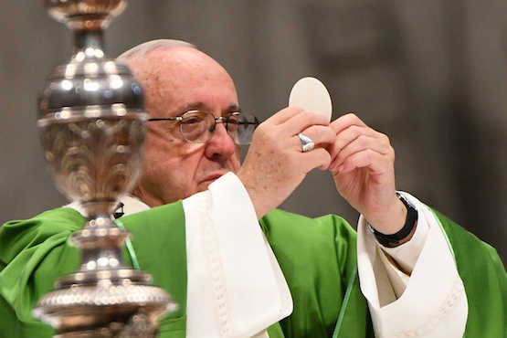 Vatican continues annual Christmas raffle for charity - UCA News