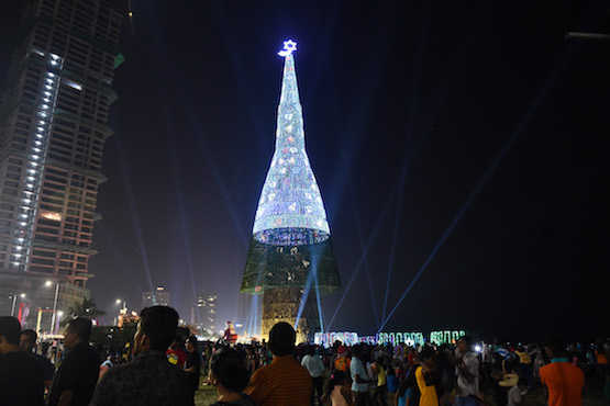 Sri Lankan Christmas tree enters into Guinness records - UCA News