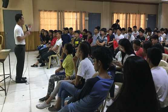 Young Filipinos mark Pro-Life Month with talk on love, sex - UCA News