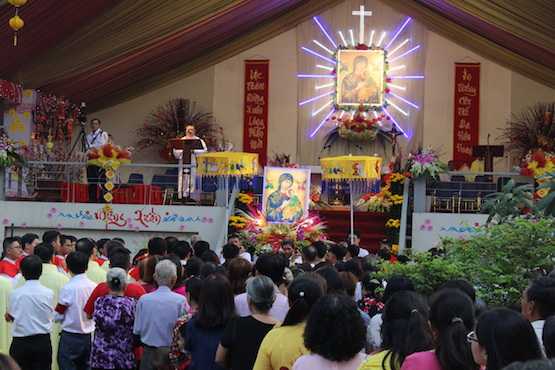 Marian devotees told to learn from dogs' qualities - UCA News