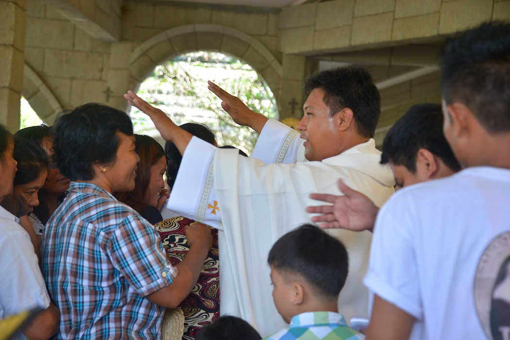 Slain Filipino priest remembered for his love for poor - UCA News
