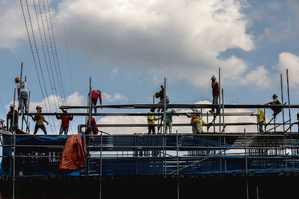 Filipino workers receive bonuses, but more are jobless - UCA News