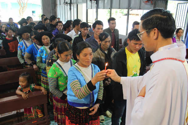 Hmong refugees in Vietnam turn to Catholicism - UCA News
