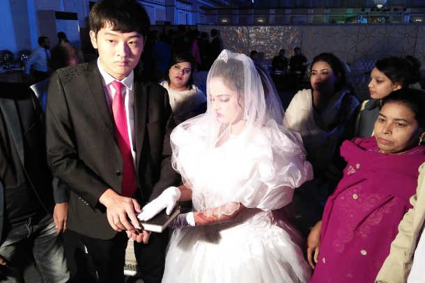Pakistani brides rue marrying 'rich' Chinese - UCA News