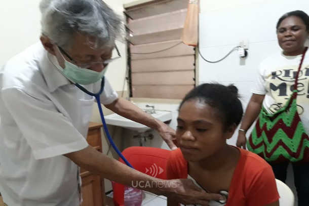 A Catholic doctor's unselfish love for Papuans - UCA News