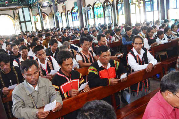 Ethnic catechists bravely spread faith in Vietnamese villages - UCA News
