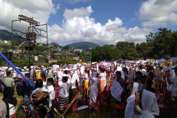 Massive Christian protest in India over blocked church refit - UCA News
