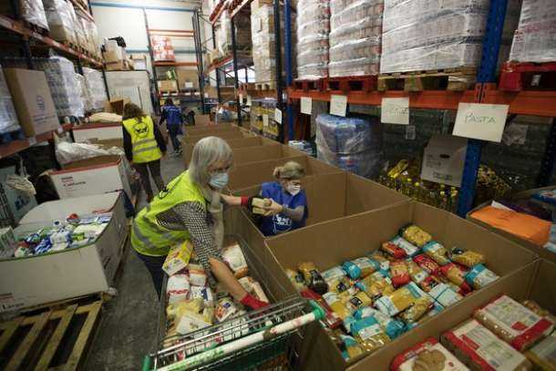As food insecurity rises, US pantries work overtime to meet growing ...