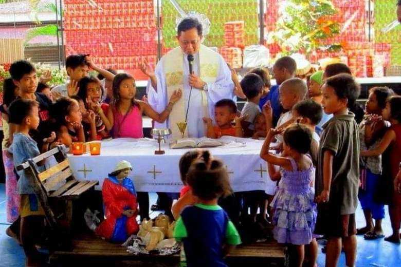 Filipinos kick off Christmas pre-dawn Masses - UCA News