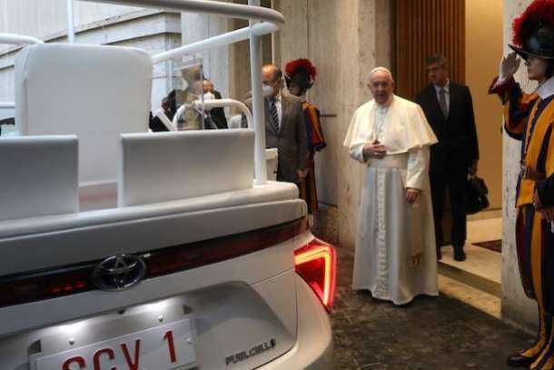 Pope helps global green movement with Japanese hydrogen car - UCA News