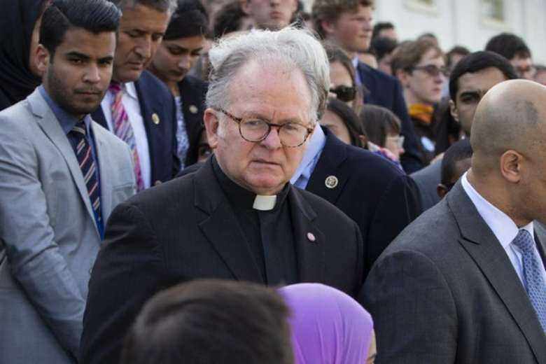 As Jesuit retires, US House picks female chaplain - UCA News